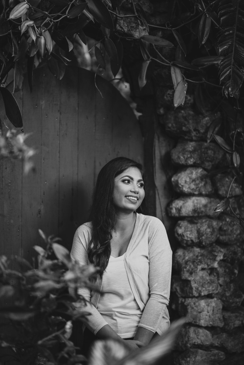 Hot gyal nah fight over man, no – The Girl with Yellow Shoes